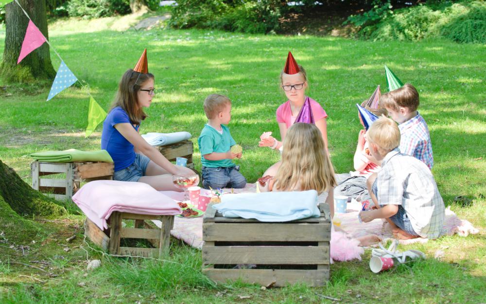 What is a No-Gift Birthday Party? (with pictures)