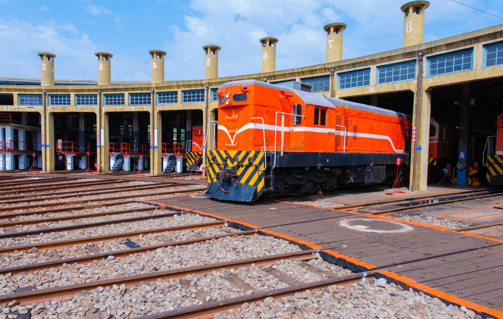 What is a Roundhouse? (with pictures)