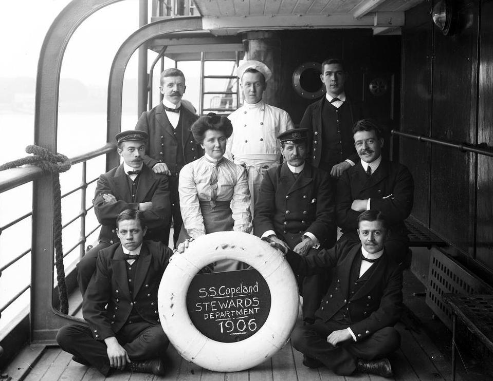 What is a Purser? (with pictures)